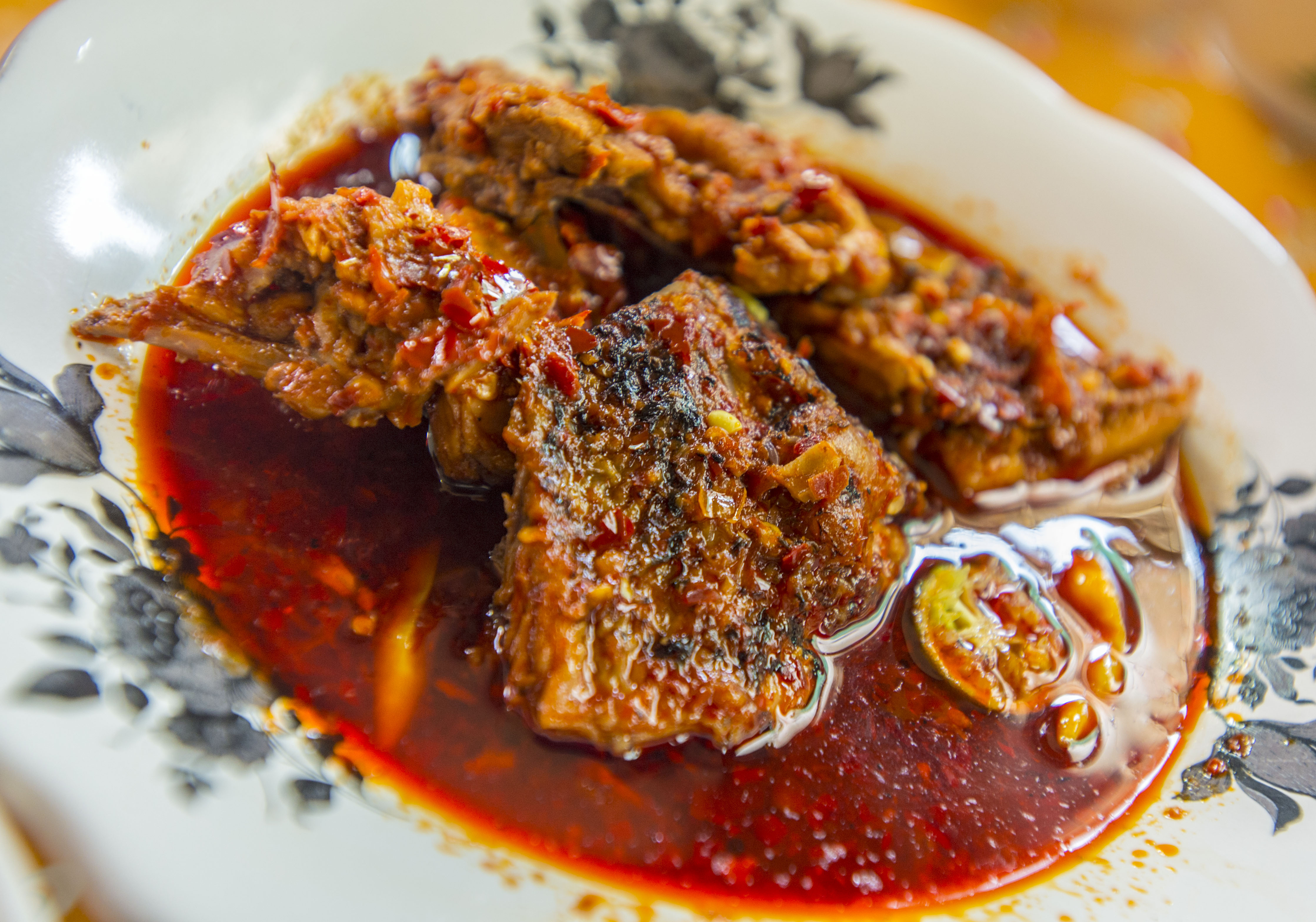 Melipir ke Lombok, Jangan Lewatkan Kelezatan Ayam Rarang