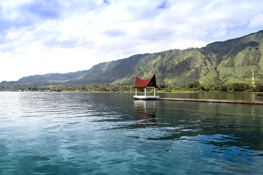 Menemukan Keindahan Danau di Atas Danau Toba