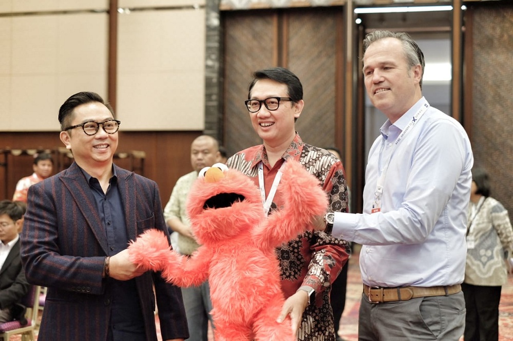 Living Puppet Percayakan Pembuatan Elmo pada Sunindo Adipersada