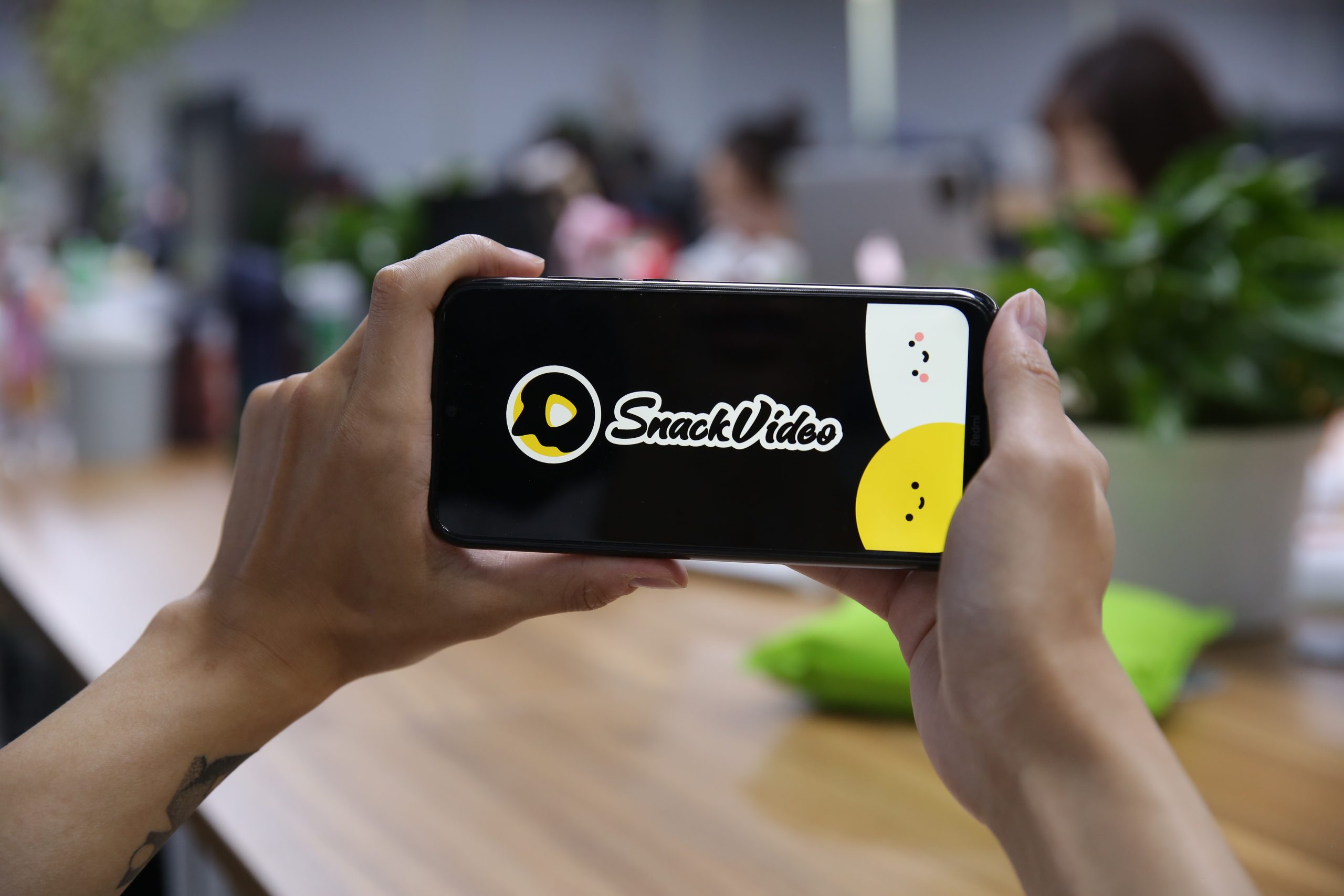 Pengguna SnackVideo Kini Dapatkan Koleksi Lengkap Warner Music