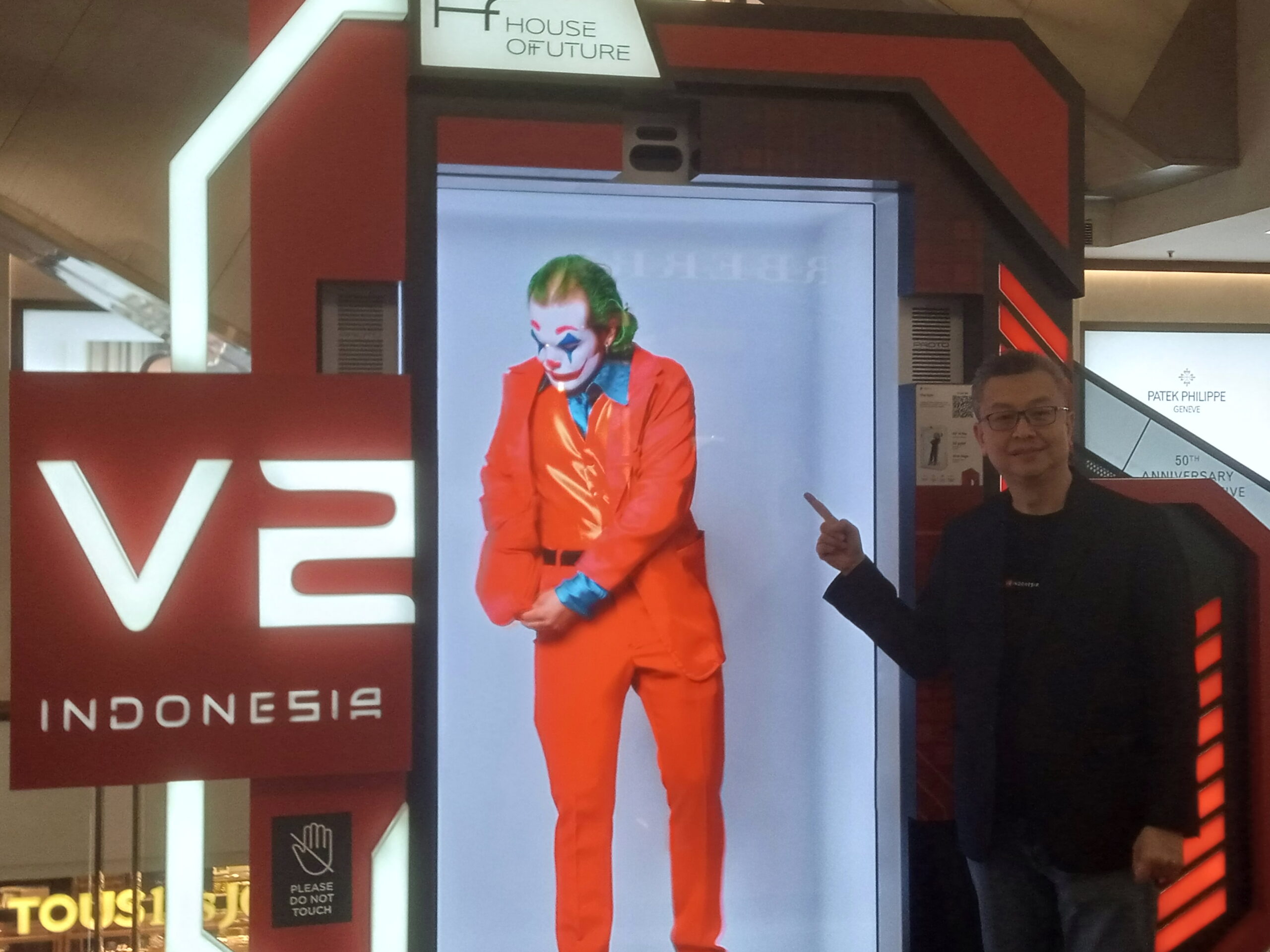 V2 Indonesia Boyong Proto M, Media Holografik Pertama di Dunia