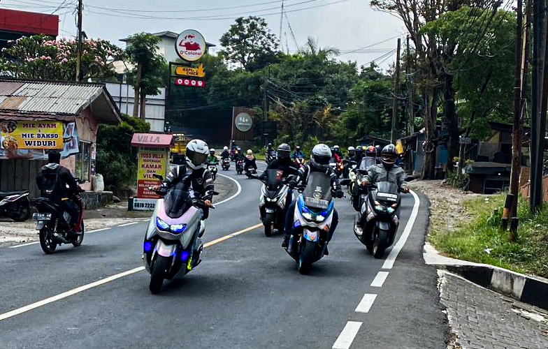 Doyan Touring Bareng Komunitas, Simak 7 Tips Berkendara Berikut Ini